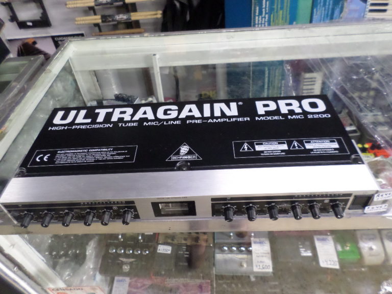 Pre-amplificador Ultragain Pro modelo Mic 2200 Behringer – Instrumentos ...